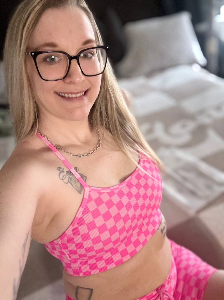 COMMIT SHORT: DOLLY – Salty Honey